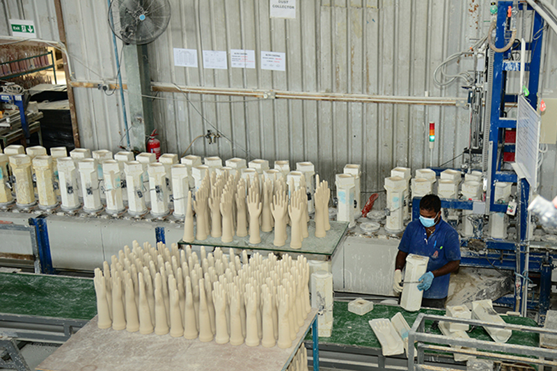 AM CERAMIC :: Hand Former Producer.